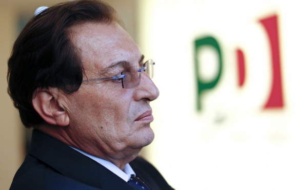 Crocetta: è un poveraccio senza speranza o un furbone che tiene per le ...