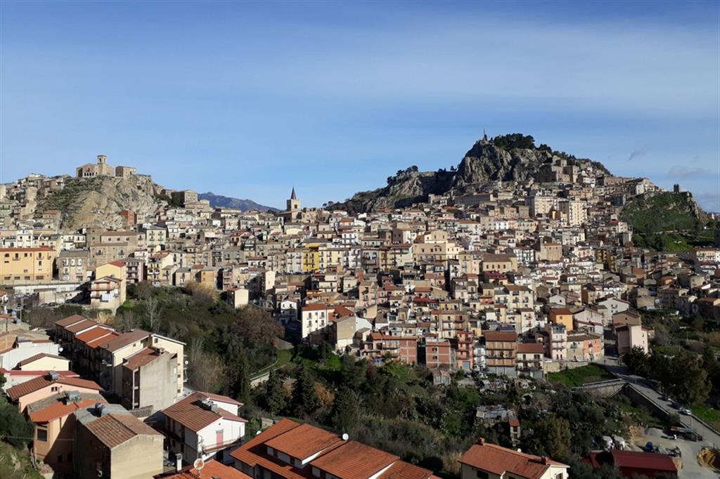 La storia di San Fratello, colonia lombarda in Sicilia raccontata ...